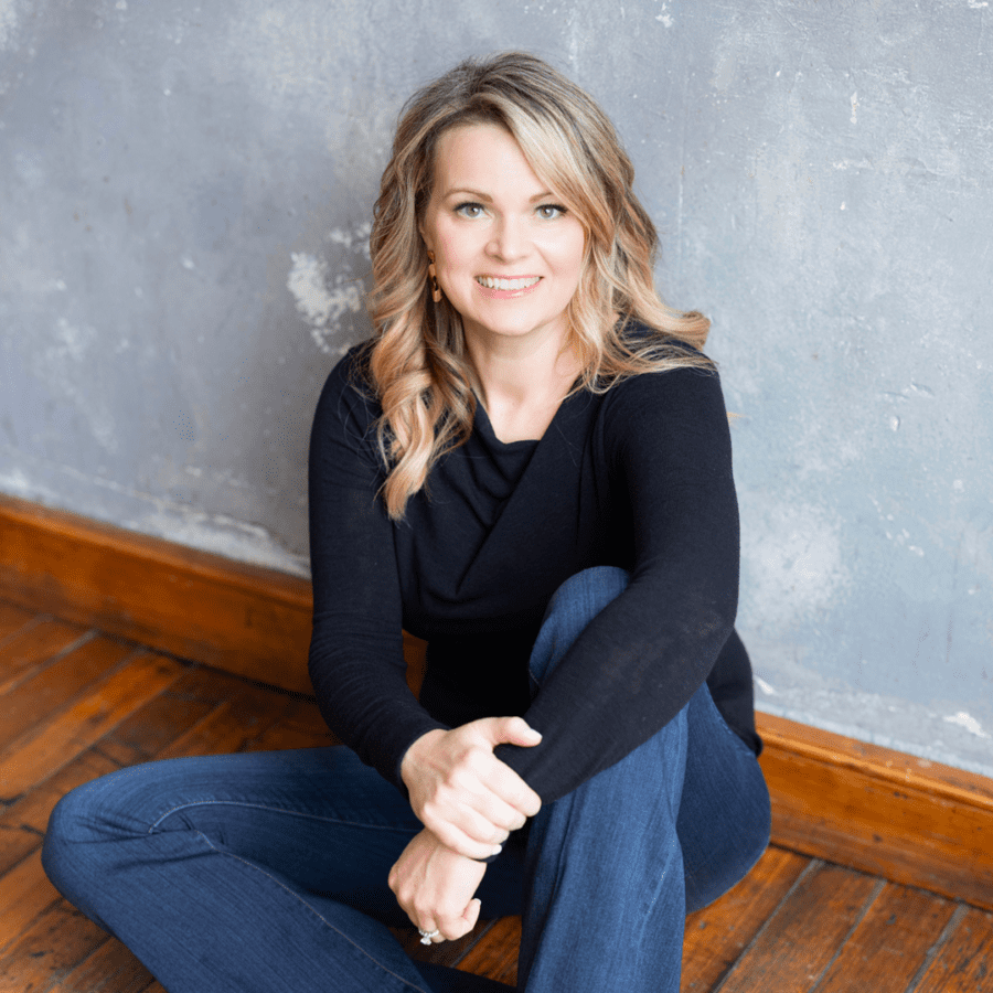 kelly-sitting - Adore Your Wardrobe®